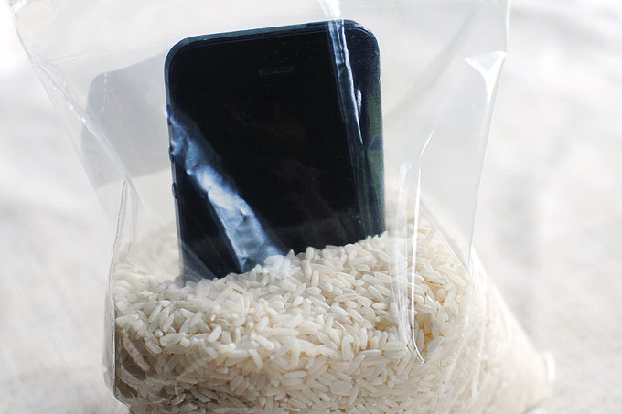 How To Dry a Wet Cell Phone - She Wears Many Hats